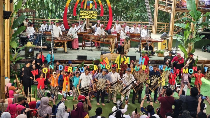 Museum Hidup Angklung Resmi Dibuka, Wonderful Angklung in Harmony 2025 ...